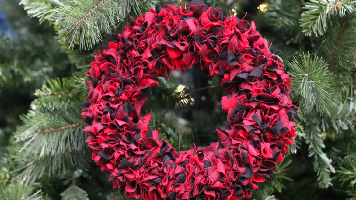 DIY Rag Wreath Tutorial - Quit Spooling Around